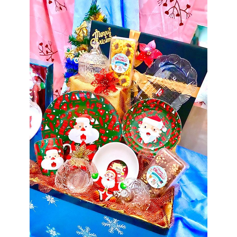 Jual parcel natal medan dinner set natal hampers piring santa | Shopee ...