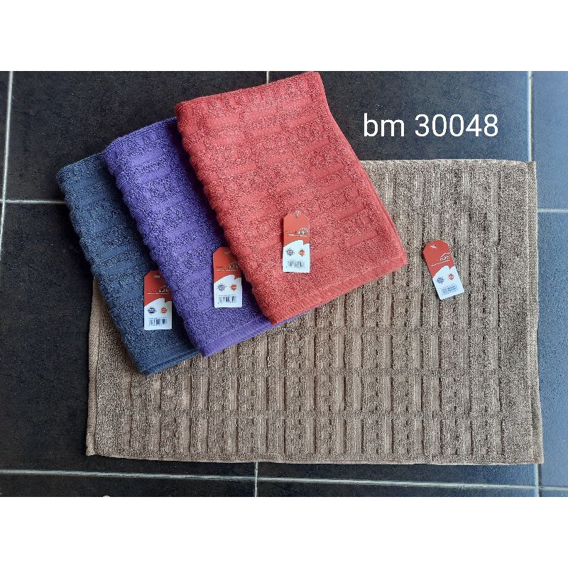 Jual keset handuk merah putih emboss | Shopee Indonesia