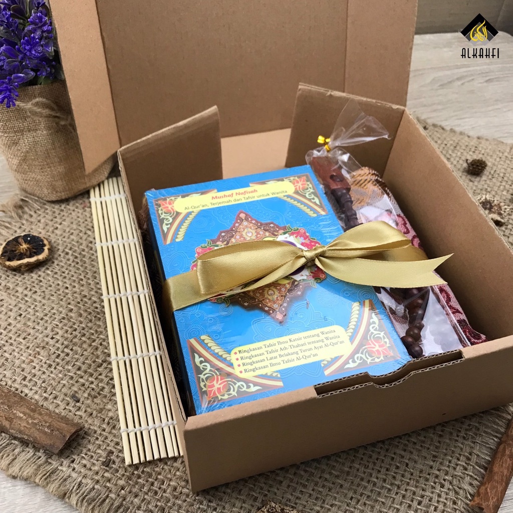 Jual Hampers Gift Box - Sajadah Travel Besar & Al Quran Kecil Terjemah ...