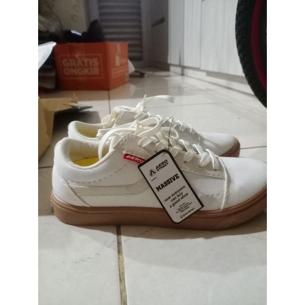 Jual Aerostreet - Massive Gum Sepatu Shoes White / Putih | Shopee Indonesia