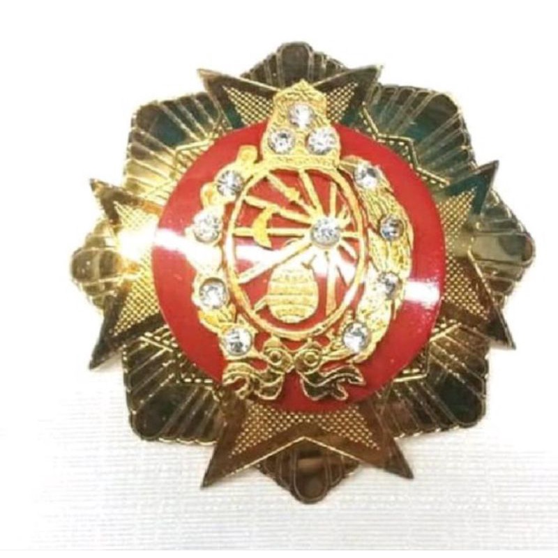 Jual Bros PIN Lambang Keraton Solo Kuningan Merah Susun 3 Mewah ...