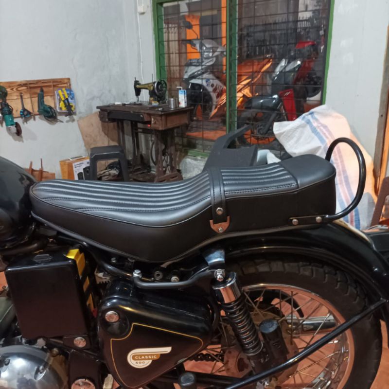 Jual jok royal endfild panjang retro royal Enfield classic 350-500 ...