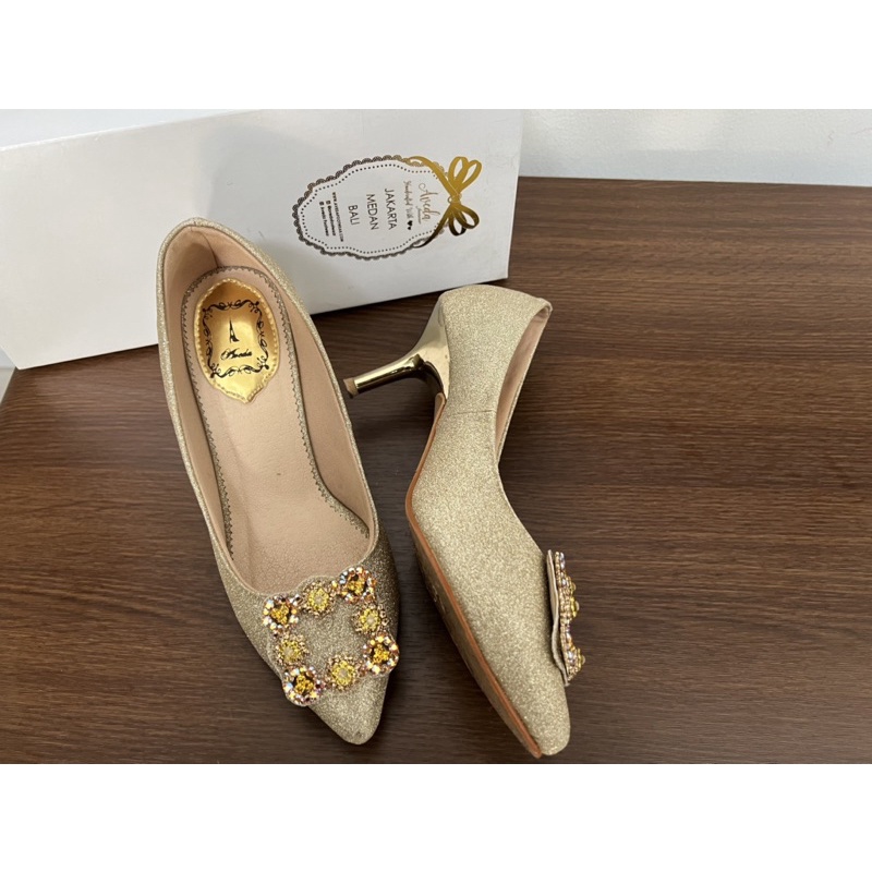Jual Sepatu Wedding Wanita Sepatu Nikah Aveda Footwear Size 35 Preloved ...