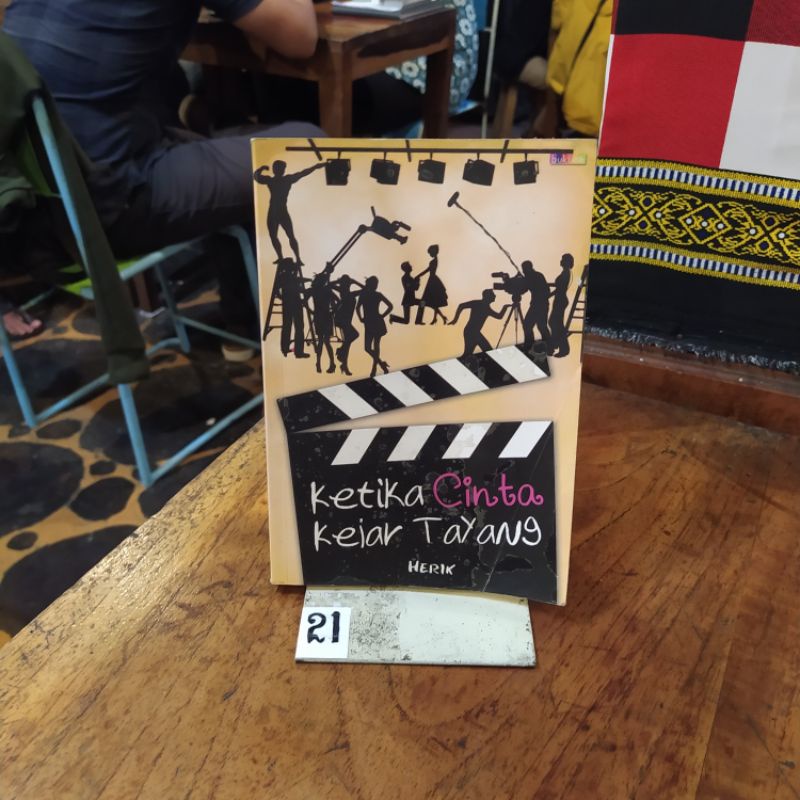 Jual BUKU KETIKA CINTA KEJAR TAYANG By Herik | Shopee Indonesia