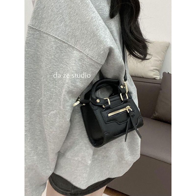 Jual Tas kecil tas selempang tas mini hitam unik yang halus | Shopee ...