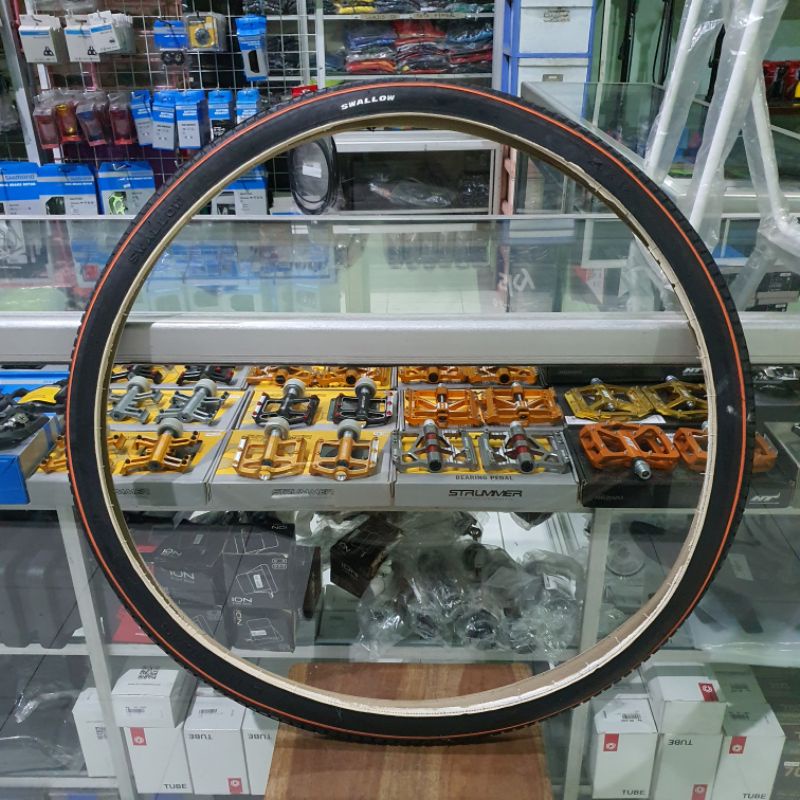 Jual Ban Luar Sepeda Onthel 28 x 1 1/2 Swallow Deli Tire Hitam List Orange | Shopee Indonesia