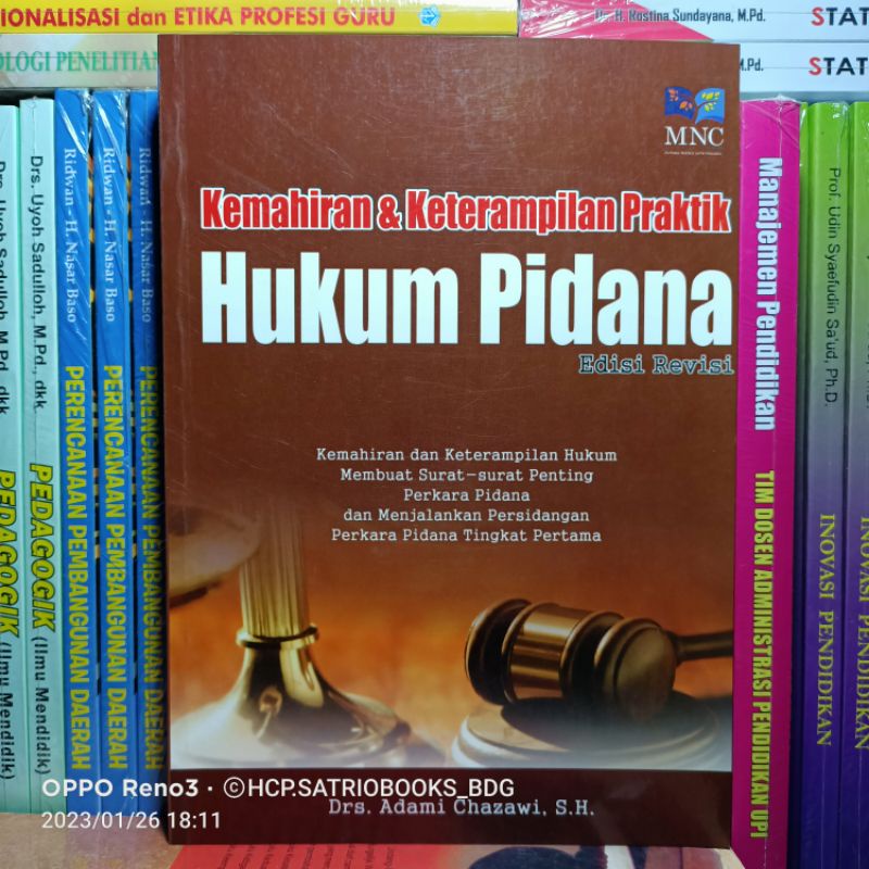 Jual BUKU KEMAHIRAN DAN KETERAMPILAN PRAKTIK HUKUM PIDANA. DRS. ADAMI CHAZAWI. EDISI REVISI ...