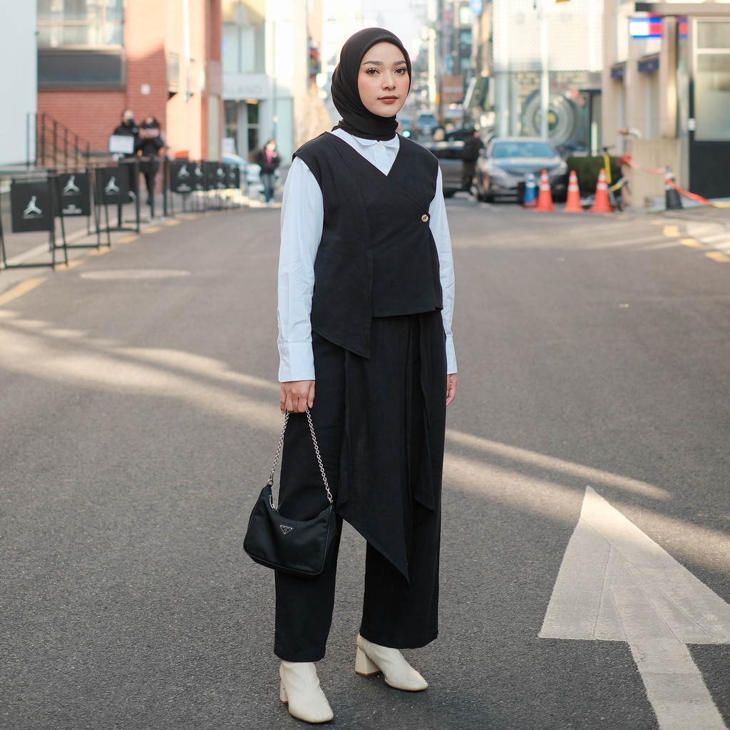 Jual Lozy Hijab - Nami Set (One Set Vest Rompi Linen) | Shopee Indonesia