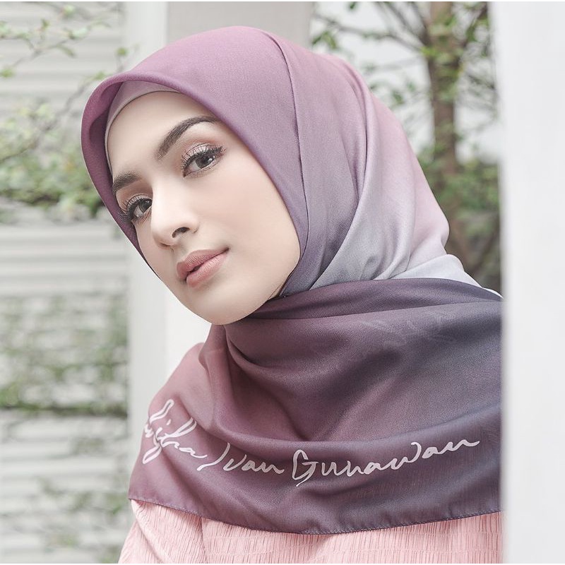 Jual Aurora Scarf Blue Mandjha Ivan Gunawan | Shopee Indonesia