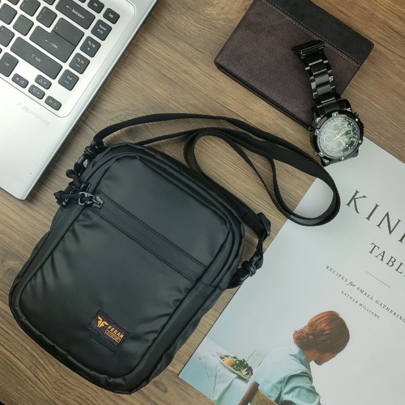 Jual Tas anti air mini pria wanita Ferar Matrix/slingbag Tas selempang ...