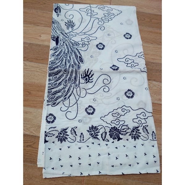 Jual Kain batik solo dengan motif merak biru navy dasar putih | Shopee ...