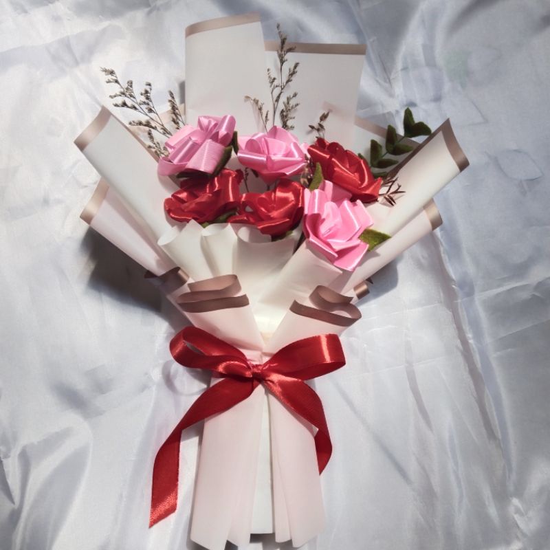 Jual Buket Bunga / Buket Bunga Wisuda / Buket Bunga Mawar Satin / Buket ...