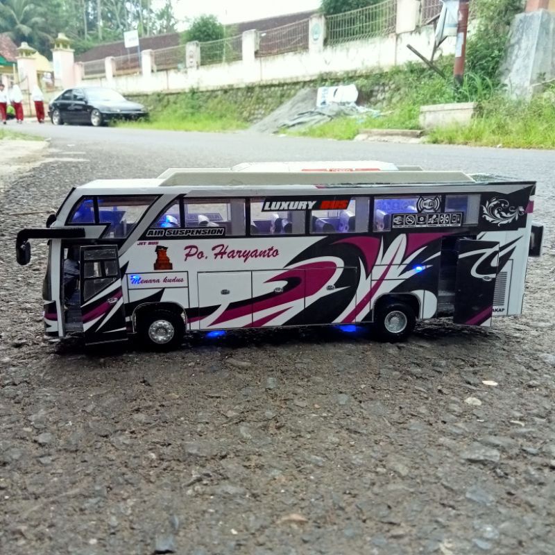 Jual Miniatur Bus Haryanto Ungu Putih Full Interior | Ratu Miniatur Bus ...