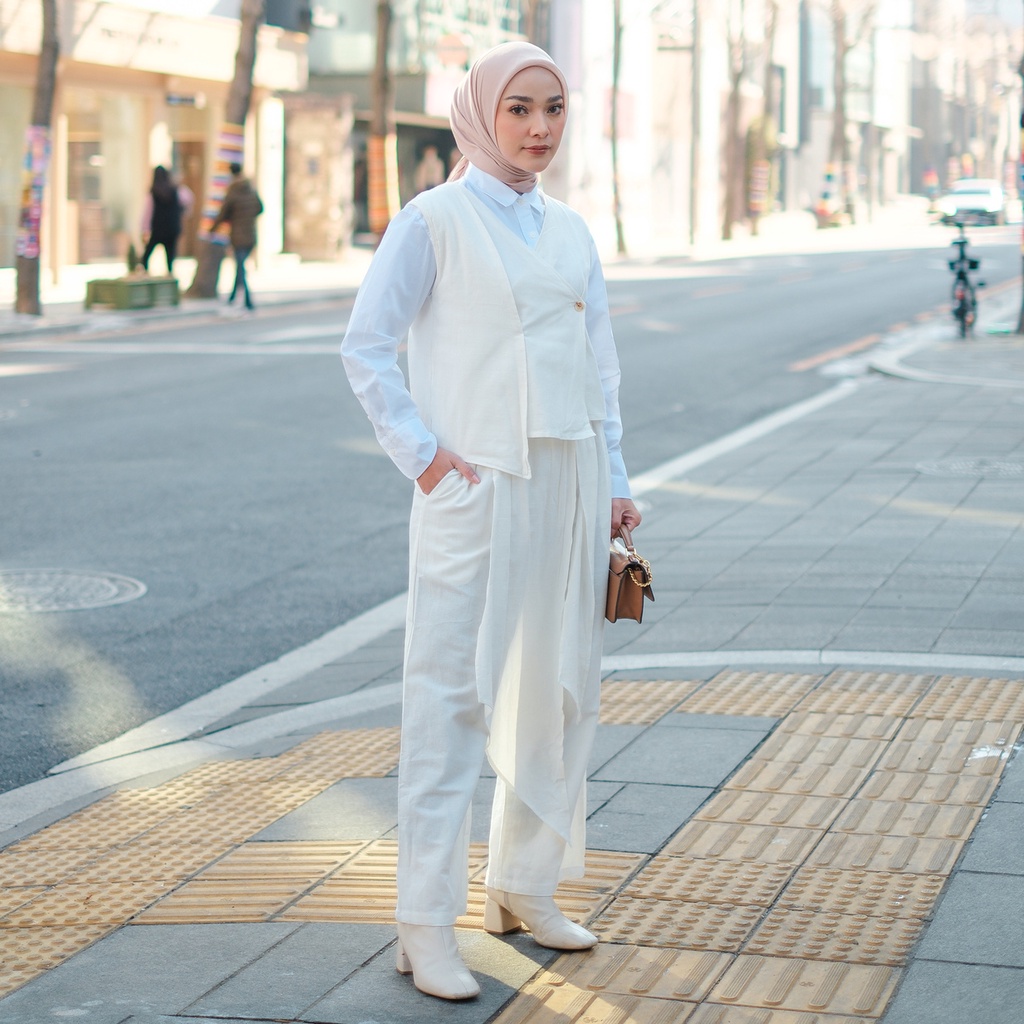 Jual Lozy Hijab - Nami Set (One Set Vest Rompi Linen) | Shopee Indonesia