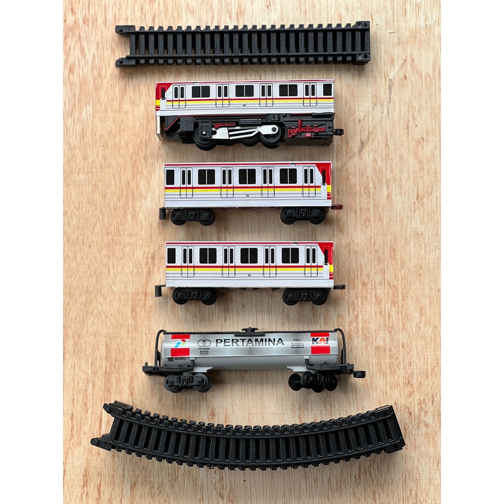 Jual Rangkaian Miniatur Kereta Api KRL Gerbong Tangki Pertamina ...