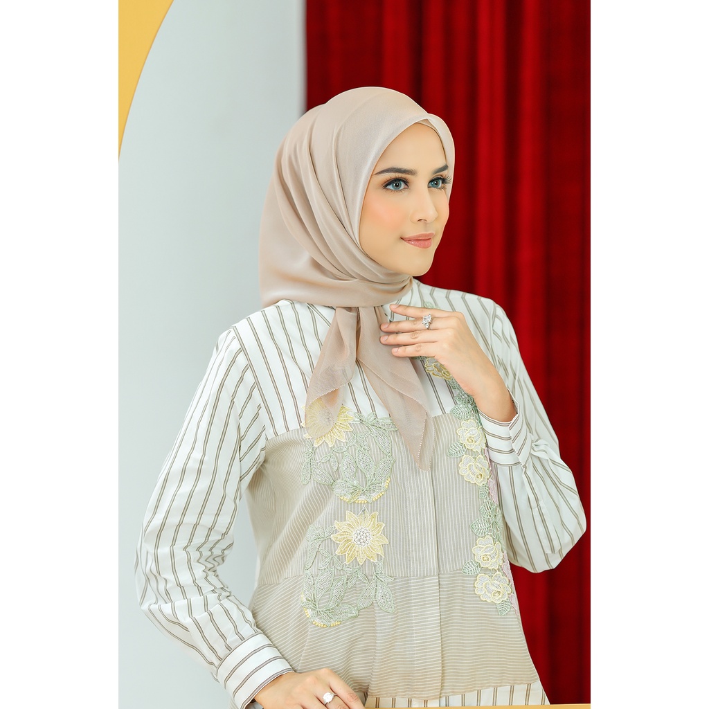 Jual Kelly Square in Rose Cloud | Shopee Indonesia