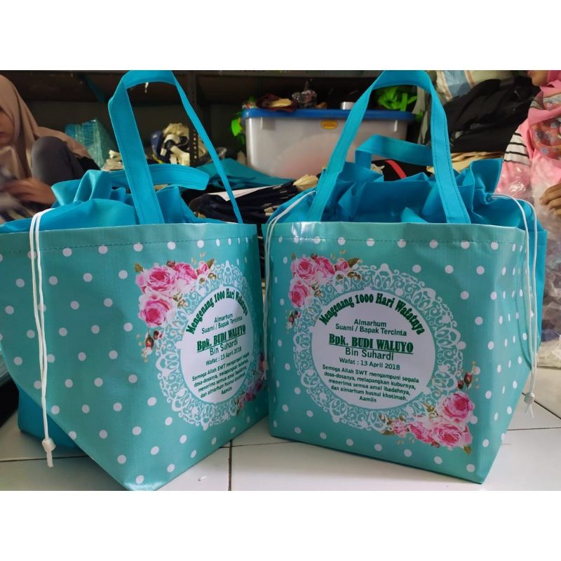 Jual tas berkat serut banner/tas hajatan Dus 22x22 cm | Shopee Indonesia