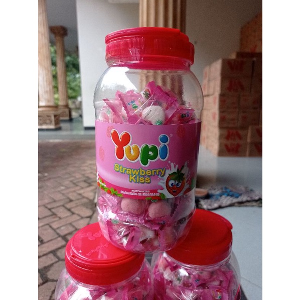 Jual { ECER 1 TOPLES } Permen Yupi Strawberry Kiss Jar 300gr Toples ... Jual { ECER 1 TOPLES } Permen Yupi Strawberry Kiss Jar 300gr Toples ...