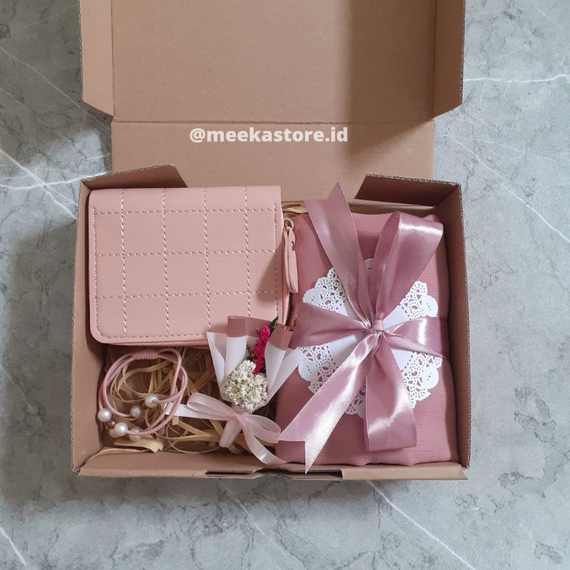 Jual KADO HAMPERS GIFT BOX HADIAH DOMPET BUKET BUNGA ULANG TAHUN ...