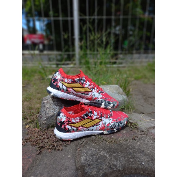 Jual Sepatu Futsal Mills Cyclops Kaldera IN - Red/White/Gold | Shopee ...