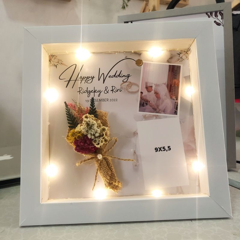 Jual FRAME / BINGKAI BUNGA KERING | HADIAH WISUDA / PERNIKAHAN ...
