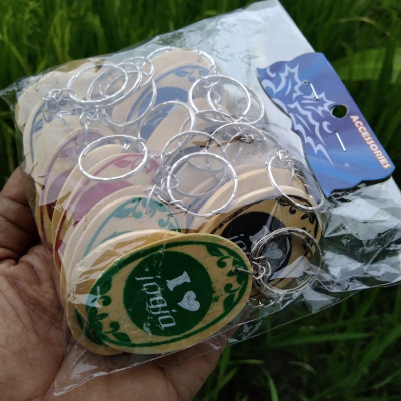 Jual Paket Souvenir isi 20 pcs gantungan kunci kayu khas Jogja Souvenir Malioboro oleh oleh khas ...