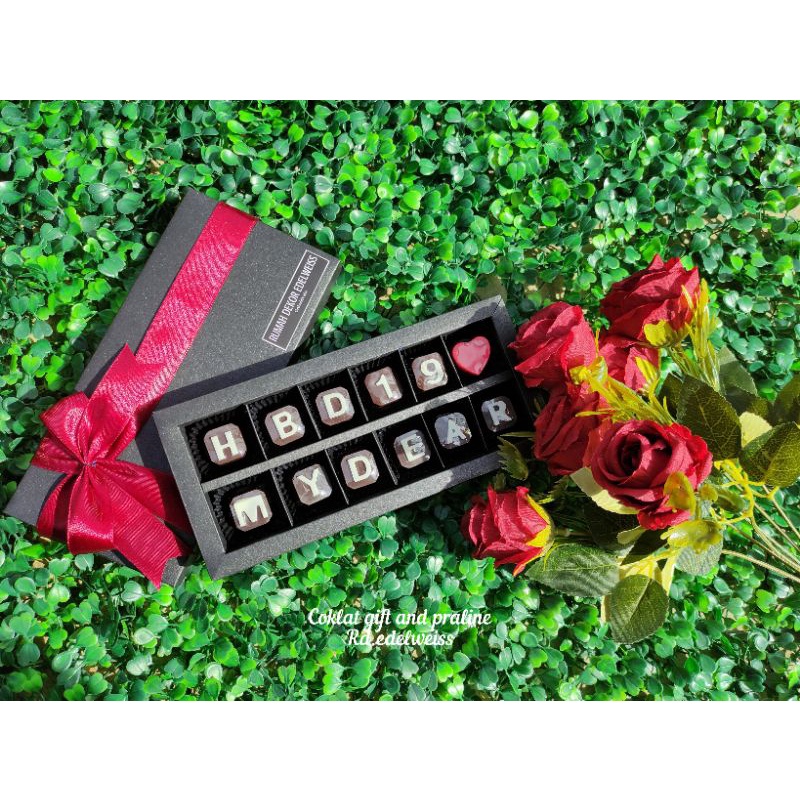 Jual COKLAT GIFT AND PRALINE (1 BOX isi 12 biji) BISA REQUEST UCAPAN ...