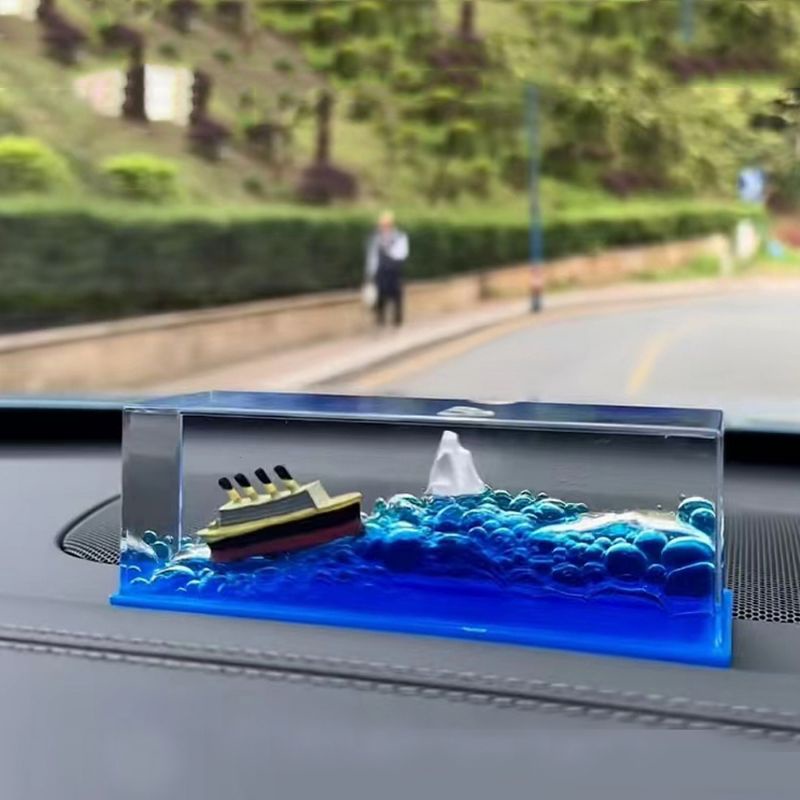 Jual pajangan kapal pesiar / titanic / pajangan dashboard mobil ...