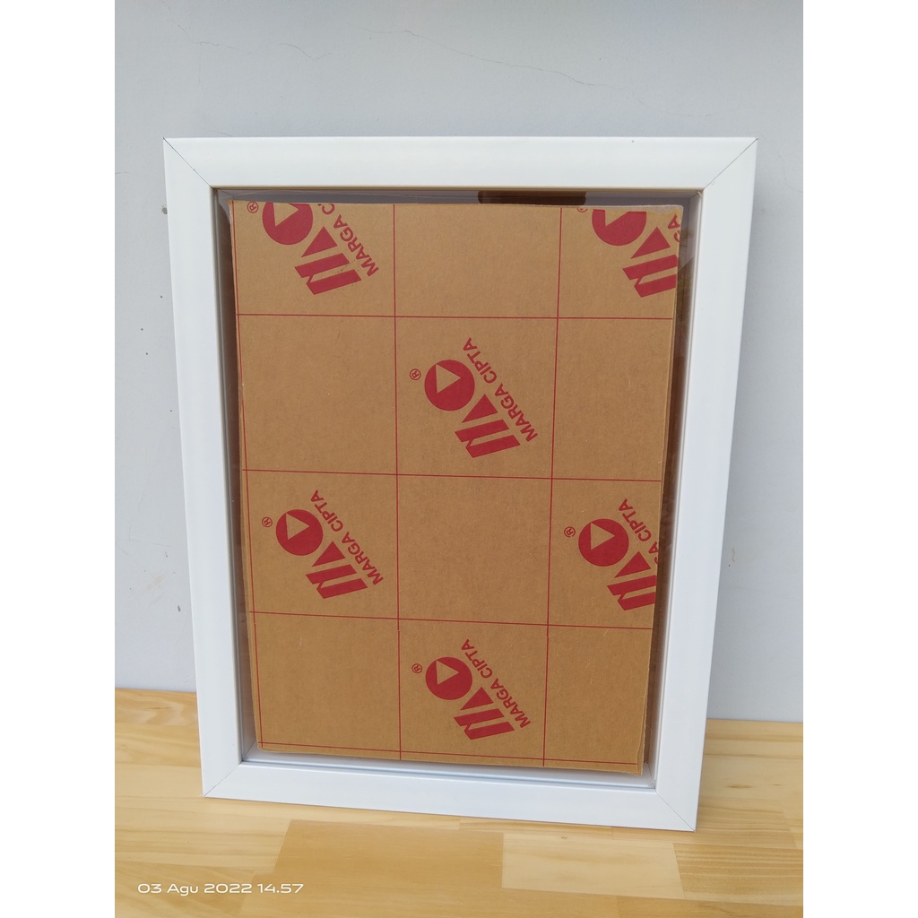Jual Frame Putih/Box Bingkai 3D ukuran 35x45 +kaca akrilik antipecah ...