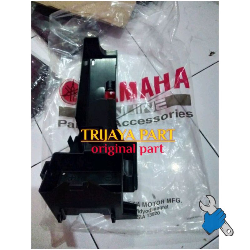Jual BOX BATRE/BOX AKI R15 VVA V3 ORIGINAL YAMAHA BK6-F160E-00 | Shopee ...