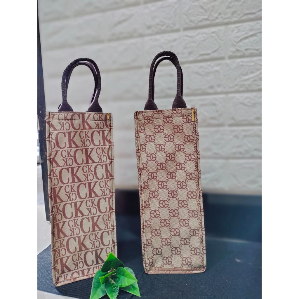 Jual tas botol 2 liter motif CKa coachh bahan premium size 12x12x30 cm ...