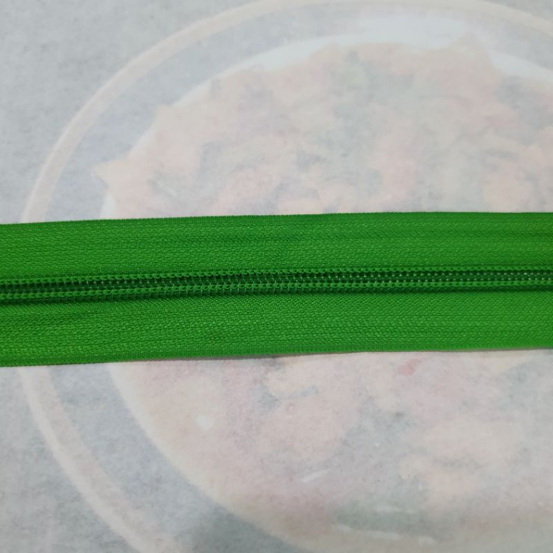 Jual Daun Resleting Roll Warna Gigi Halus No 5 Coil 100 yard Resleting ...