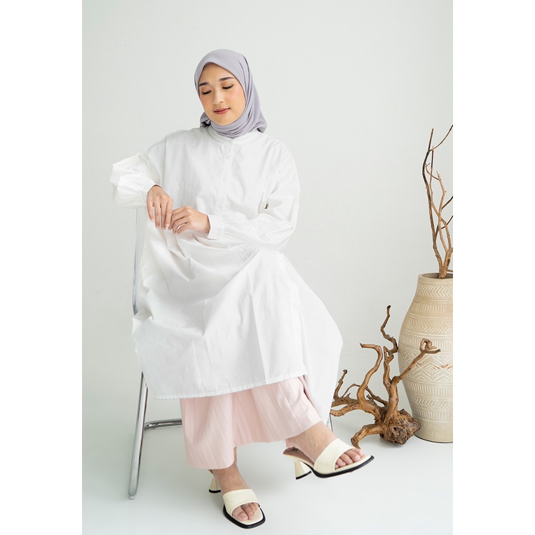 Jual DEFECT SALE SYALINE HIJAB - ELLIE TUNIC OFF-WHITE | Shopee Indonesia
