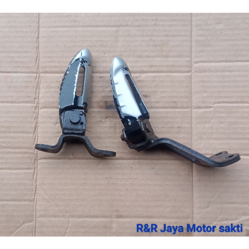 Jual Foot Step / Bustep / Pijakan Kali Belakang Kanan - Kiri Yamaha Mio ...