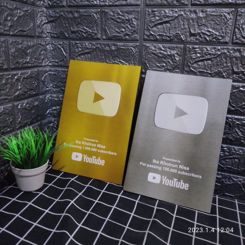 Jual replika silver & gold play button ukuran 30x40cm | Shopee Indonesia
