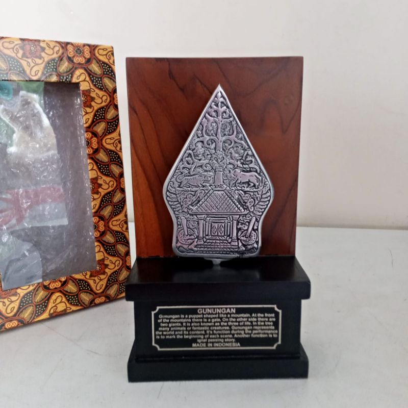 Jual Souvenir Hadiah Plakat Gunungan 21 x 12 x 6 cm | Shopee Indonesia