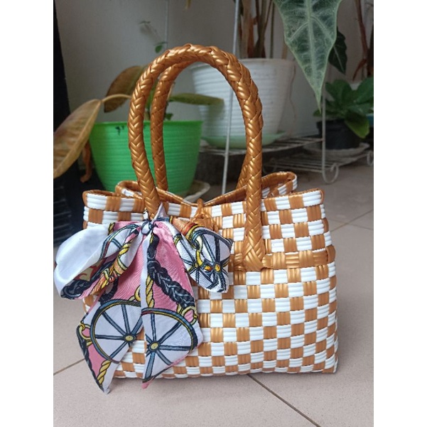 Jual tas anyam mini (include syal) | Shopee Indonesia