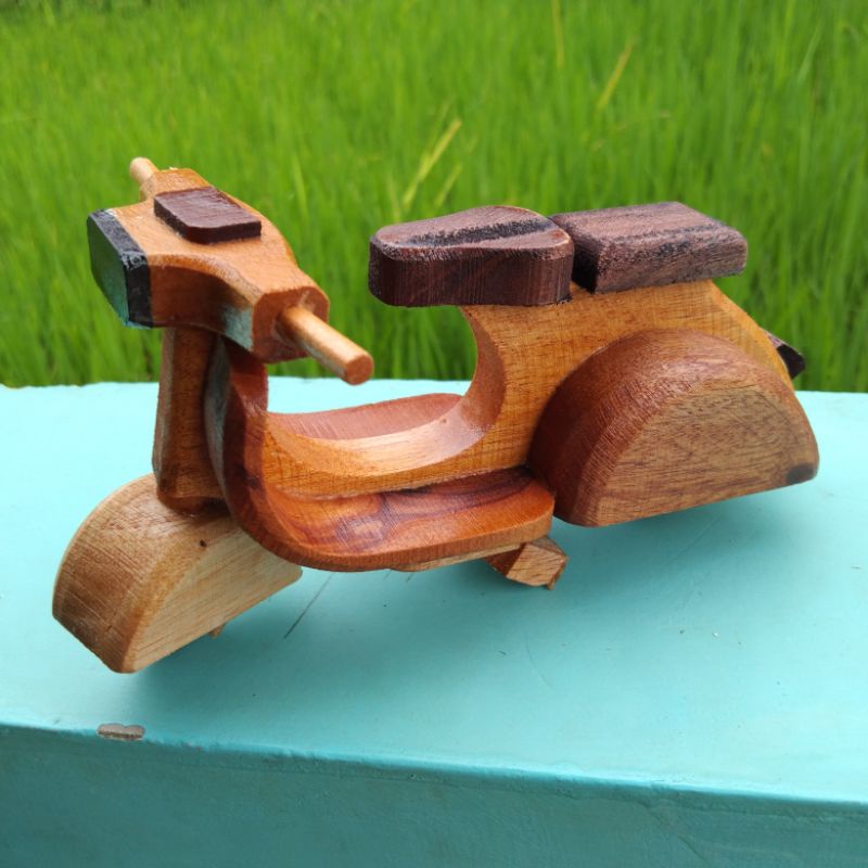 Jual Miniatur kayu motor Vespa souvernir miniatur Malioboro oleh oleh ...