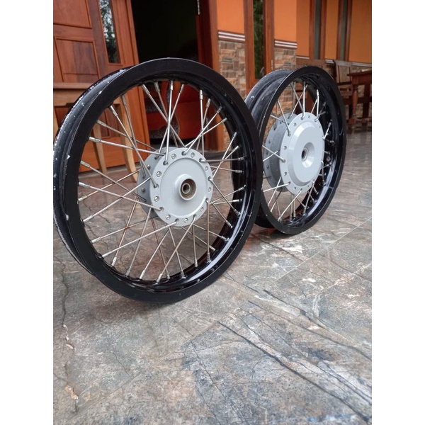 Jual VELG ROSSI HITAM GLOSSY R14 SATU SET | Shopee Indonesia