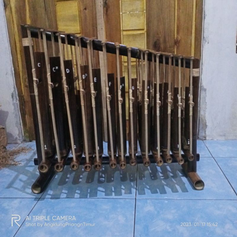Jual Angklung satu oktaf full kres 13 nada 3 tabung bambu hitam, nada ...
