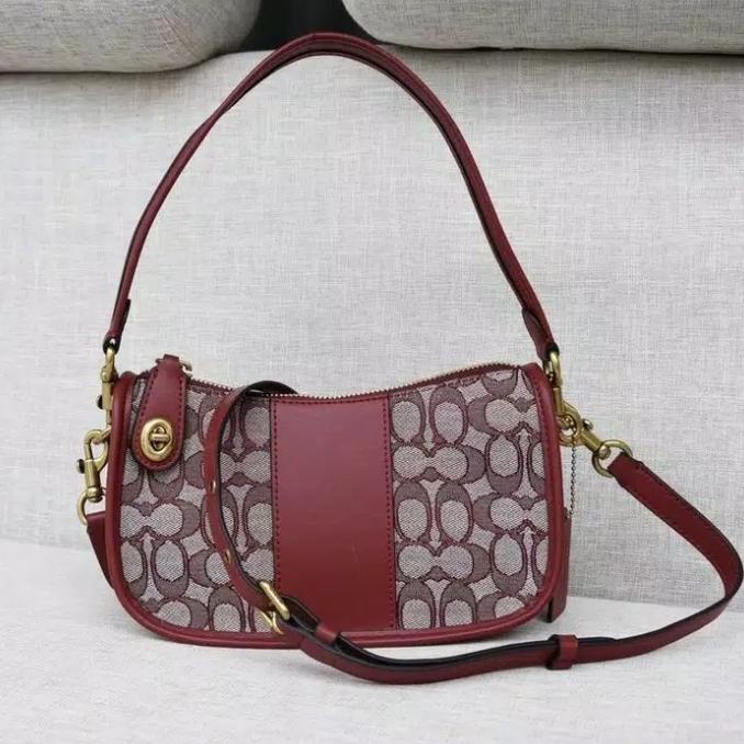Jual Coach SWINGER 20 IN SIGNATURE JACQUARD 100% original coach MERAH ...