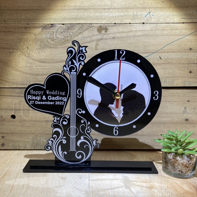 Jual Kado Pernikahan Jam Duduk Custom Gitar Bonus Box Kado dan Pita ...