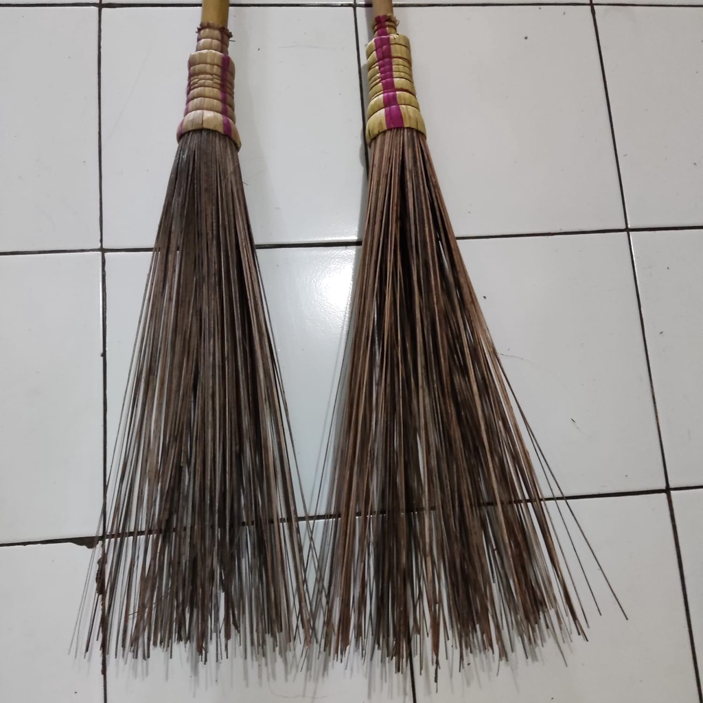 Jual SAPU LIDI HALAMAN DAN JALANAN GAGANG BAMBU - SAPU TAMAN SAPU LIDI ...