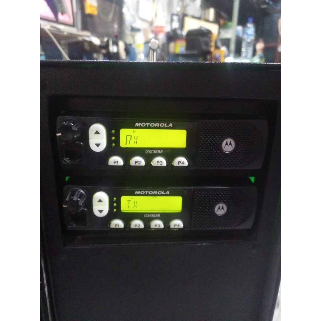 Jual Radio Unit Repeater Motorola GM3688 Portable Frekuensi 350 Mhz Uhf ...