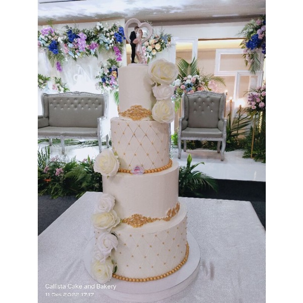 Jual White&Gold Wedding Cake 4 tier /Cake Buttercream/Cake Cantik ...