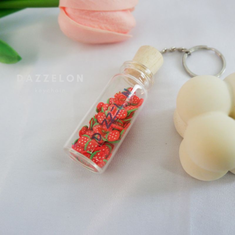 Jual Gantungan Kunci Souvenir Keychain (Botol Kaca Strawberry #B2 ...