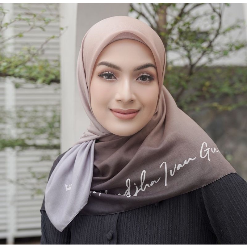Jual Aurora Scarf Black Mandjha Ivan Gunawan | Shopee Indonesia
