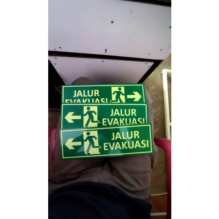 Jual Jalur Evakuasi / Exit Sign Akrilik (GLOW IN THE DARK) ukuran - 40 x 15cm | Shopee Indonesia