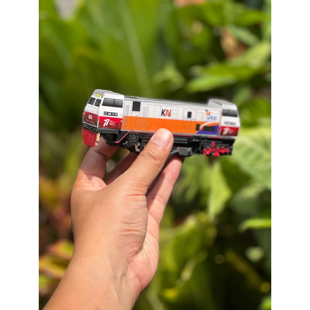 Jual Kereta Api Lokomotif CC206 Livery HUT RI Merah Putih | Miniatur ...