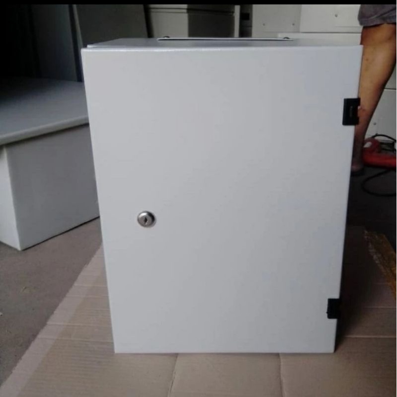 Jual Box Panel ukuran 30x40x20cm Indoor Pintu Luar Engsel Hitam ...
